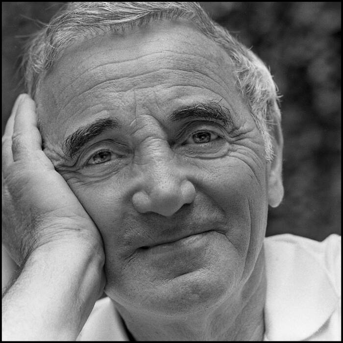 Photo noir et blanc de Charles Aznavour - Tableau noir et blanc de ...