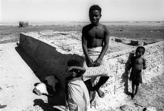 Photo noir et blanc Population d'Afrique - Achat / Vente photos d'art ...