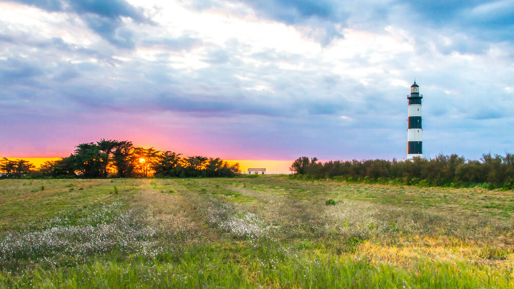 Panorama sur le phare de Chassiron - Photo et Tableau - Editions ...