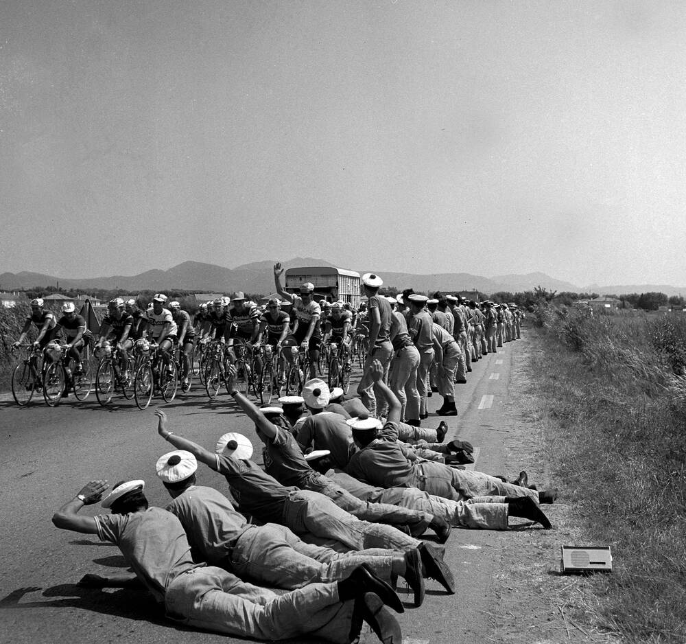 Le Tour a le pied marin - Tour de France 1964 - Photo et Tableau ...