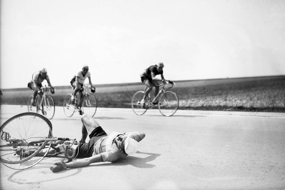 Paris Roubaix 1950 Kubler battu par les pavés - Photo et Tableau ...