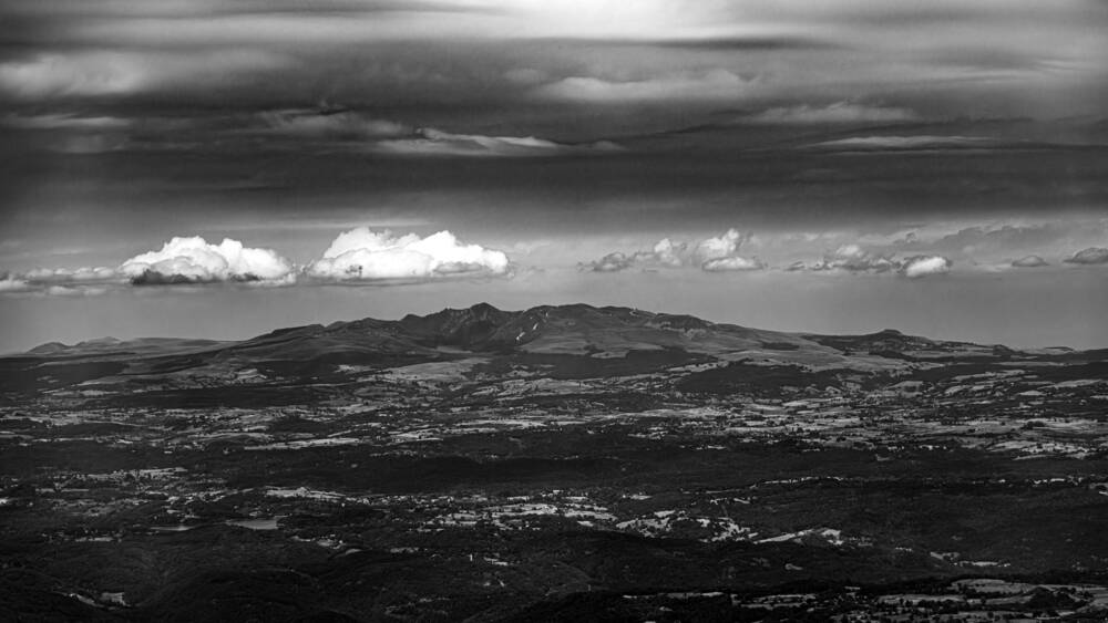 Au loin le Massif Central - Photo et Tableau - Editions Limitées ...