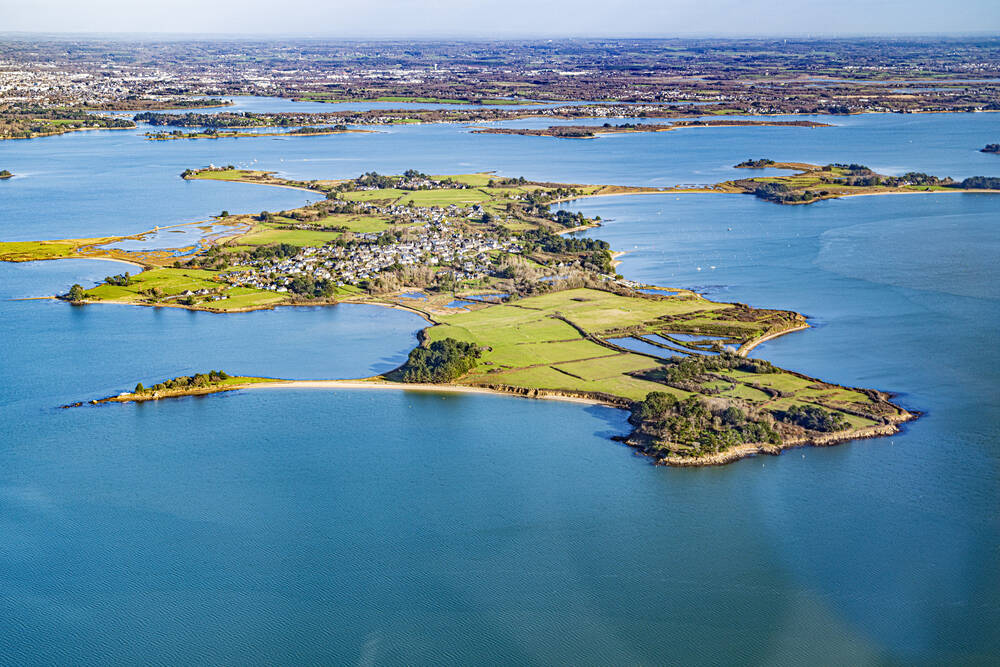 Cuadro y póster La isla de Arz, en pleno golfo de Morbihan, vista desde ...