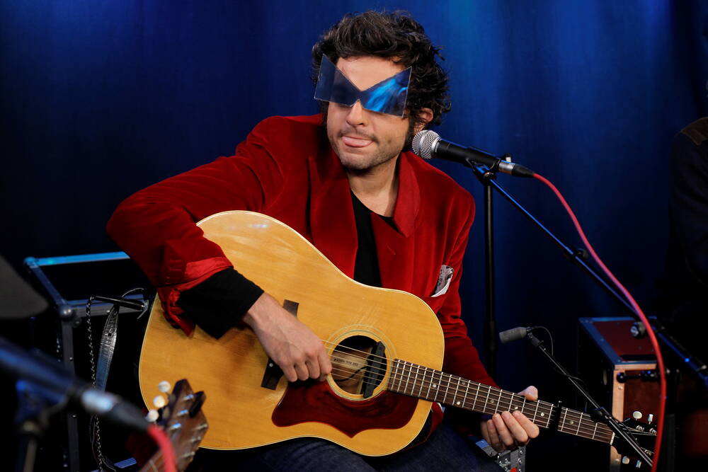 Le chanteur M à l'émission "Le live-Le Figaro" - Photo et Tableau ...