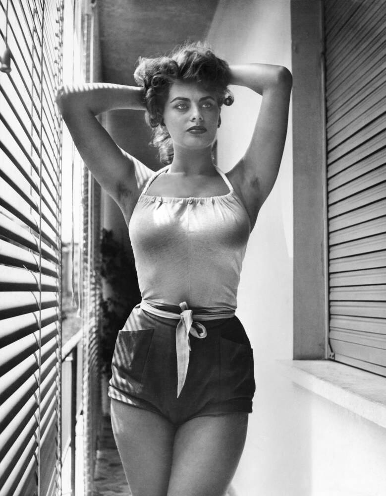 Young Sophia Loren Photographic Print For Sale