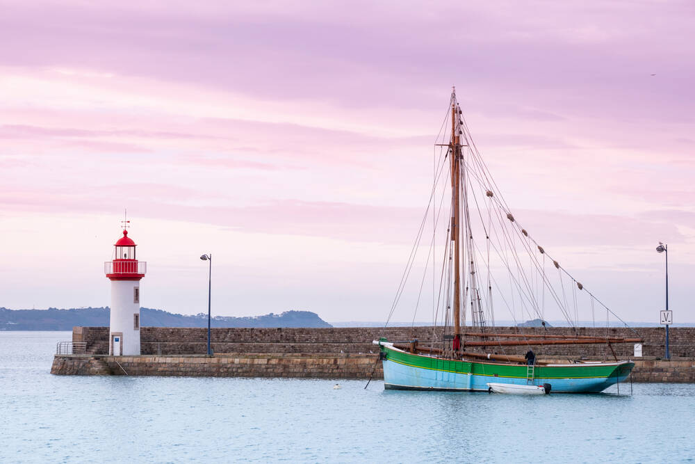 The Erquy lighthouse and the Sainte Jeanne boat in Brittany, Côtes-d ...
