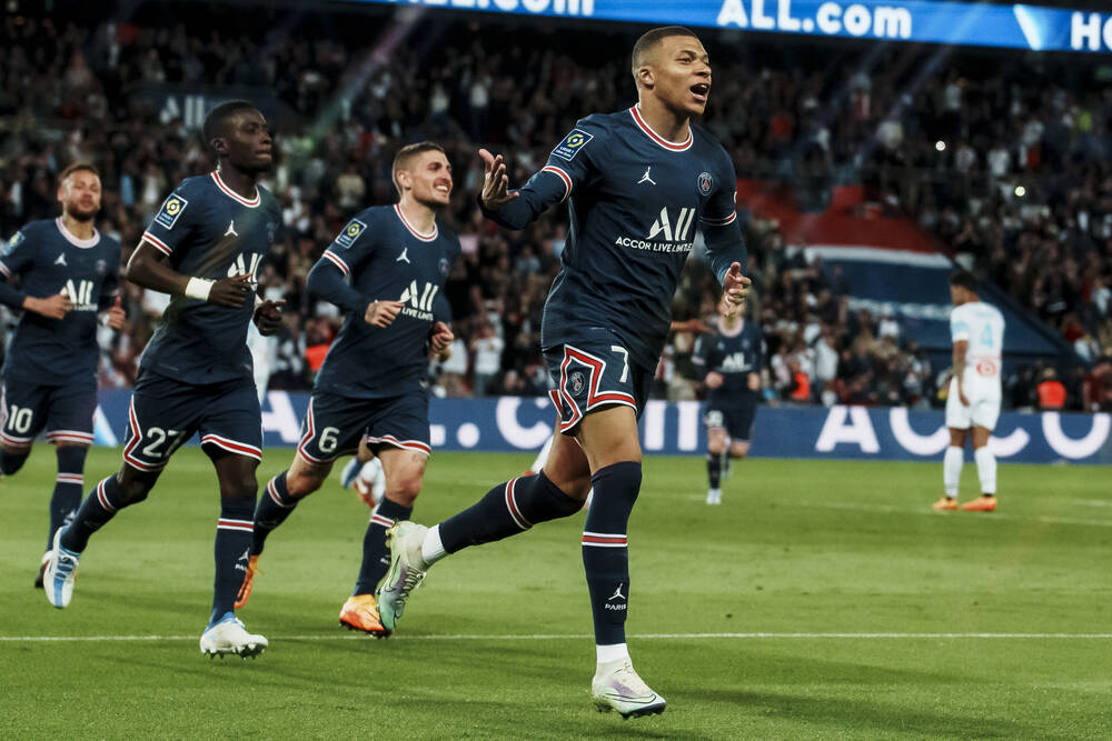 Célébration de Kylian Mbappé face à Marseille - Photo et Tableau ...
