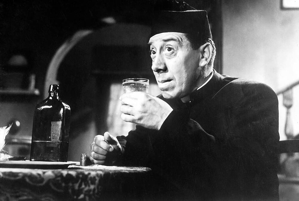 Fernandel on the set of The Return of Don Camillo 1953 - Photographic ...