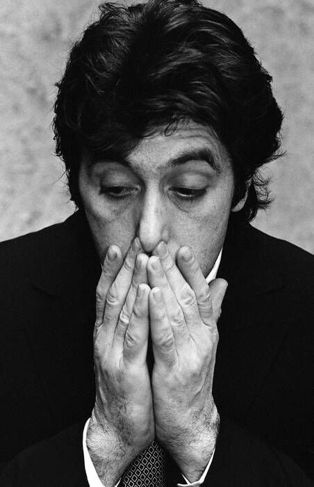 Al Pacino avec les mains jointes devant son visage. - Photo et Tableau ...