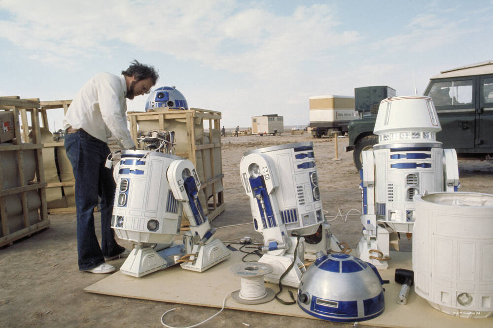 Star Wars - R2D2 Behind the scenes - Photographic print for sale